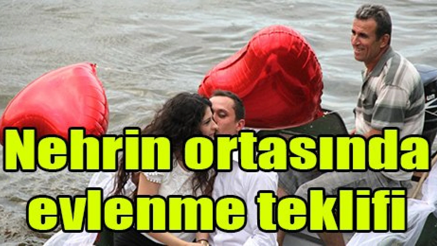 Nehrin ortasında evlenme teklifi
